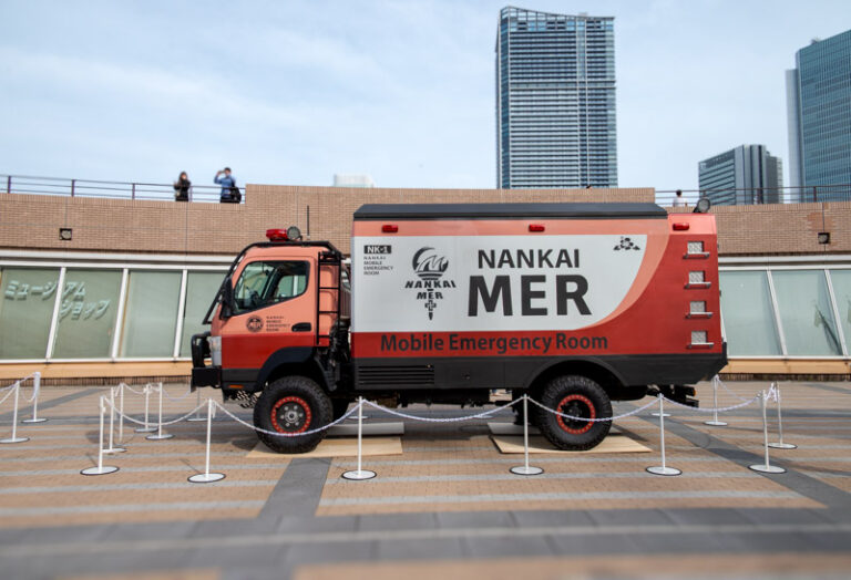 TOKYO MER映画公開！ERカーNK1が横浜日本丸パークに登場 - brayoko